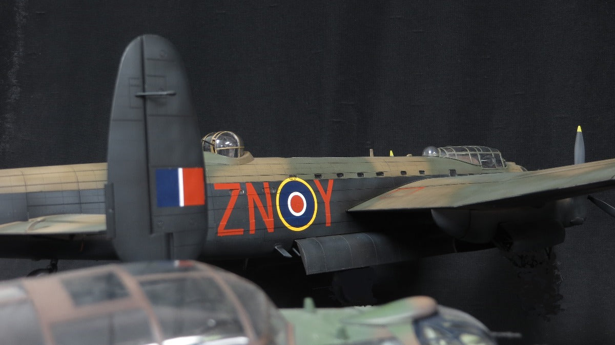 1/48 Avro Lancaster B Mk.I Bomber with Interior Detail by Hong Kong Mo ...